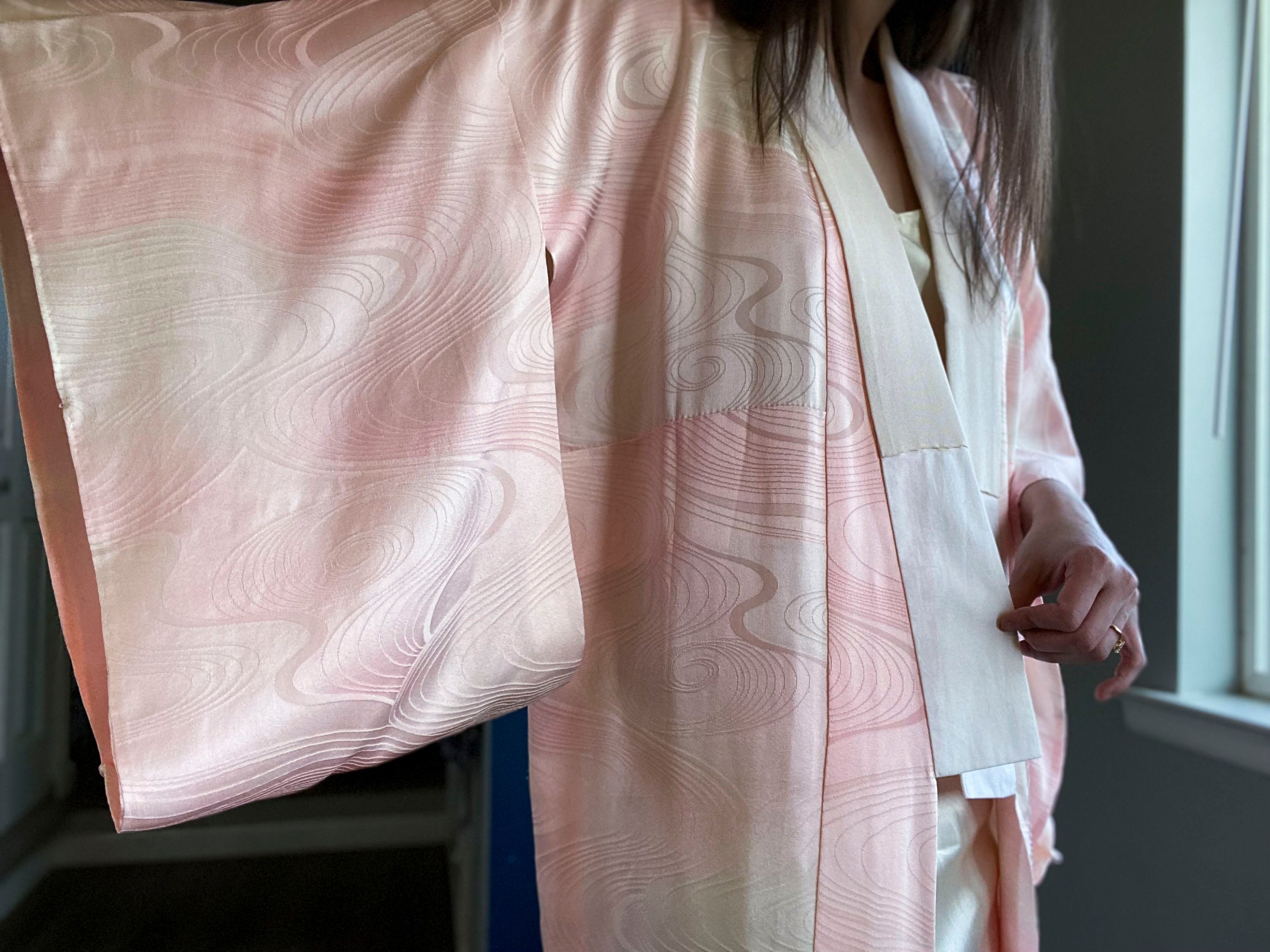 Vintage Pink Silk and Ivory Wave Patterned Kimono - Etsy