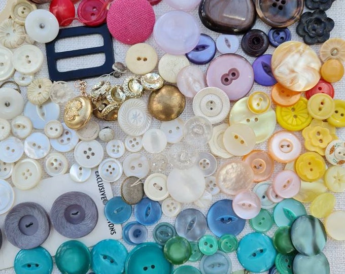 Big Bundle of Vintage Buttons, Old Buttons, Button Bundle - Etsy