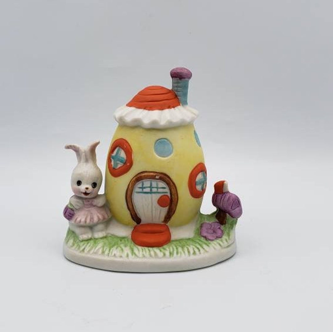 Easter Bunny With Egg House / Russ Berrie Co / 1979 / 1047 - Etsy