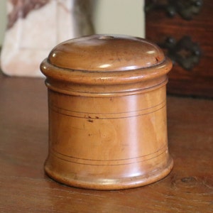 C1850's Treen Box With Screw Top Lid - 19th Century Boxwood or ...