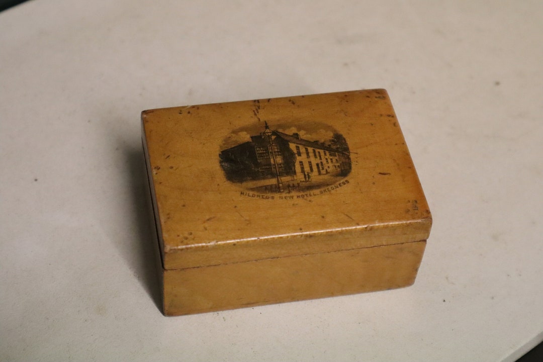 C1880's Mauchline Ware Box With " Hildreds New Hotel Skegness" Scottish ...
