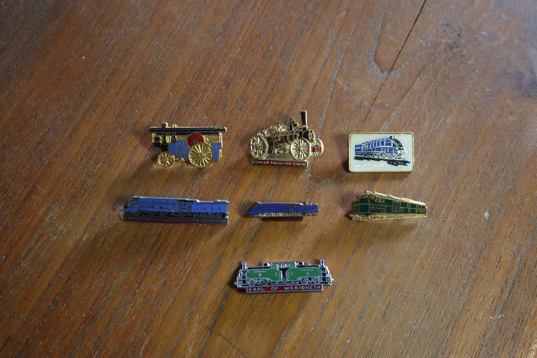 X7 Vintage Locomotive / Railway Badges - Fowler Mallard H.W Miller Etc ...