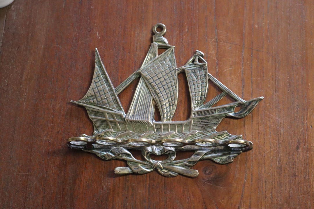 C1960 Brass Pipe Rack With Galleon / Ship to Hold X6 Smoking Pipes ...