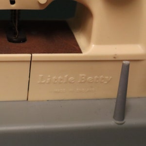 1970's Little Betty Childs Sewing Machine - Battery Operated With Foot ...