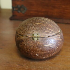 Antique Coconut Shell Jewellery Box With Padded Lined Interior Coconut ...