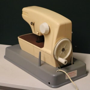 1970's Little Betty Childs Sewing Machine - Battery Operated With Foot ...
