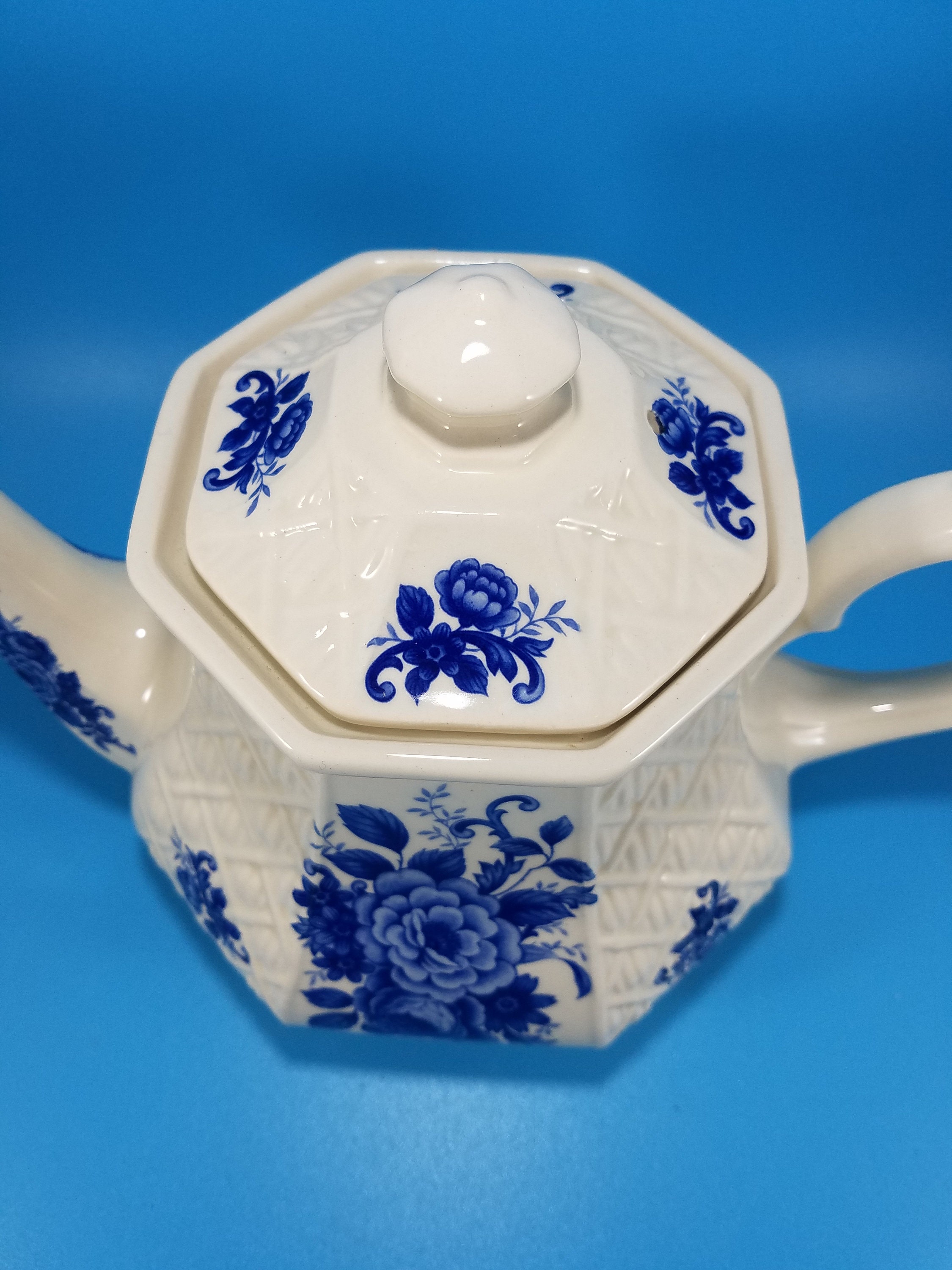 Gorgeous Sadler England Blue Windsor Teapot Tea Pot Embossed Trellis ...