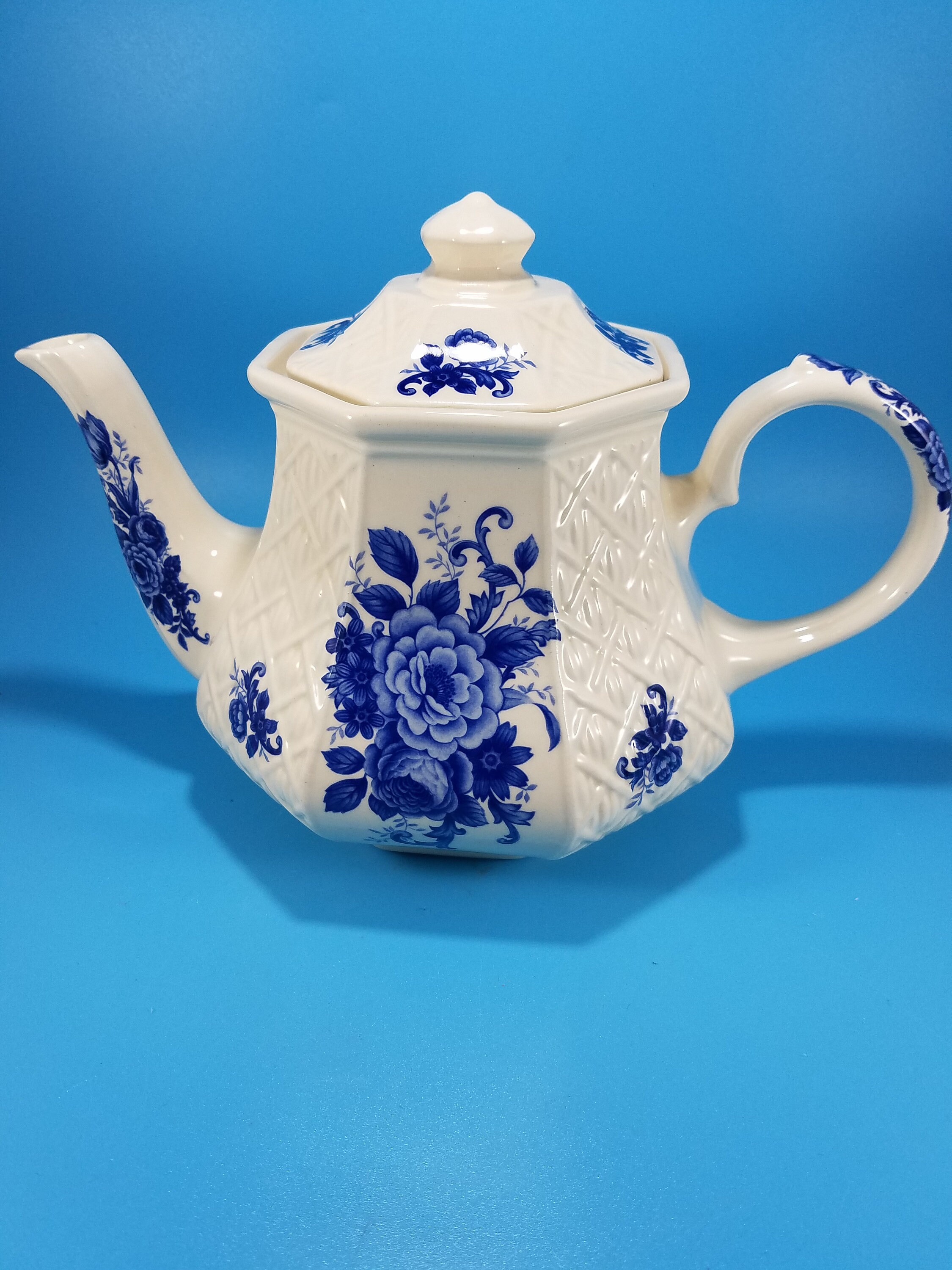 Gorgeous Sadler England Blue Windsor Teapot Tea Pot Embossed Trellis ...