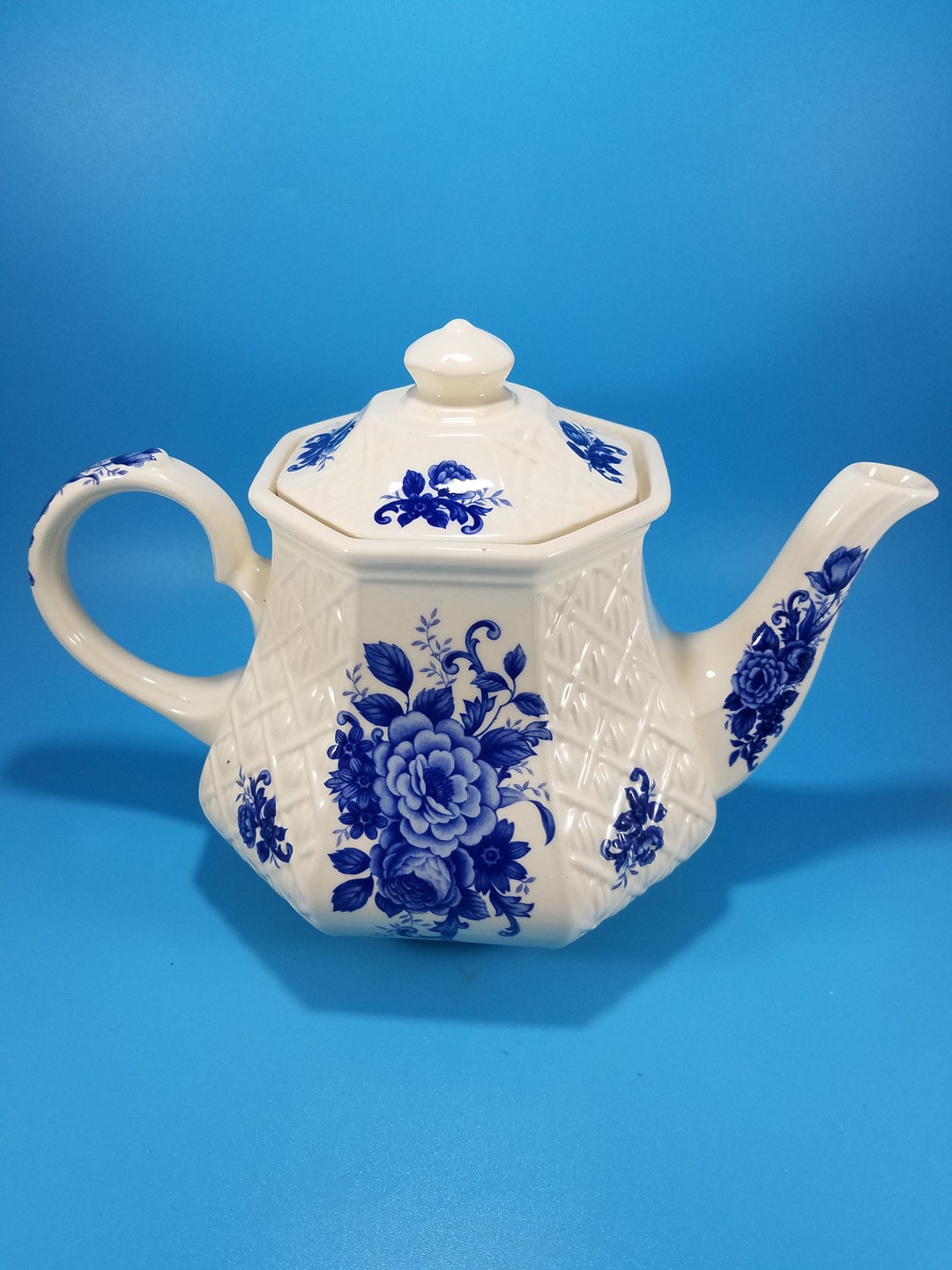 Gorgeous Sadler England Blue Windsor Teapot Tea Pot Embossed Trellis ...