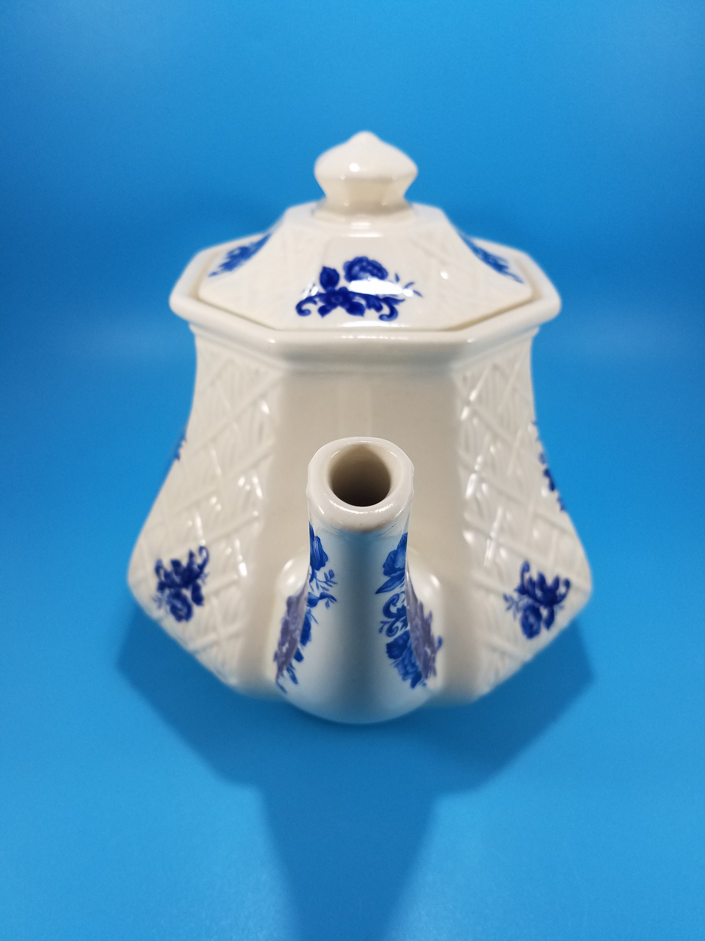 Gorgeous Sadler England Blue Windsor Teapot Tea Pot Embossed Trellis ...