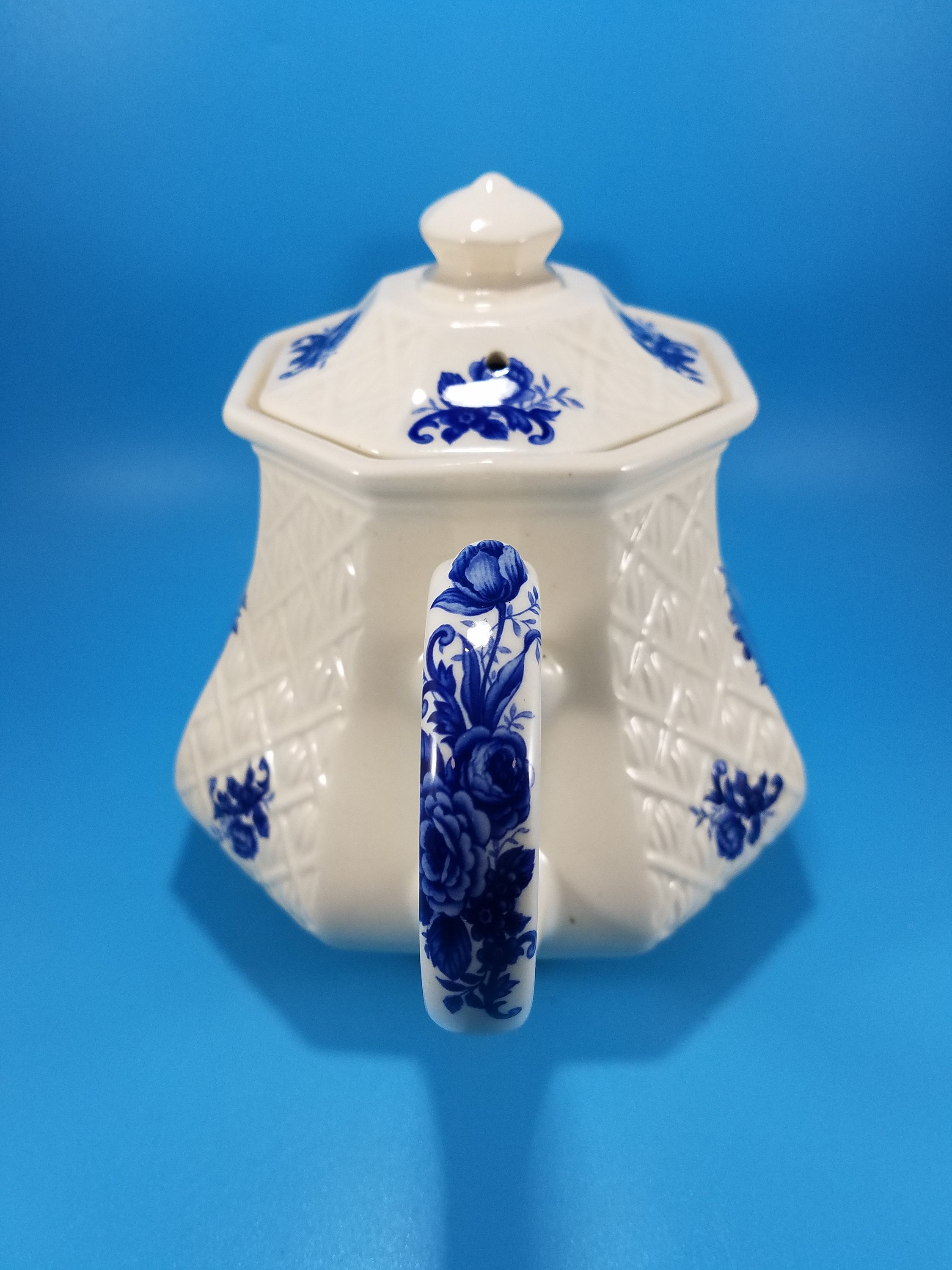 Gorgeous Sadler England Blue Windsor Teapot Tea Pot Embossed Trellis ...