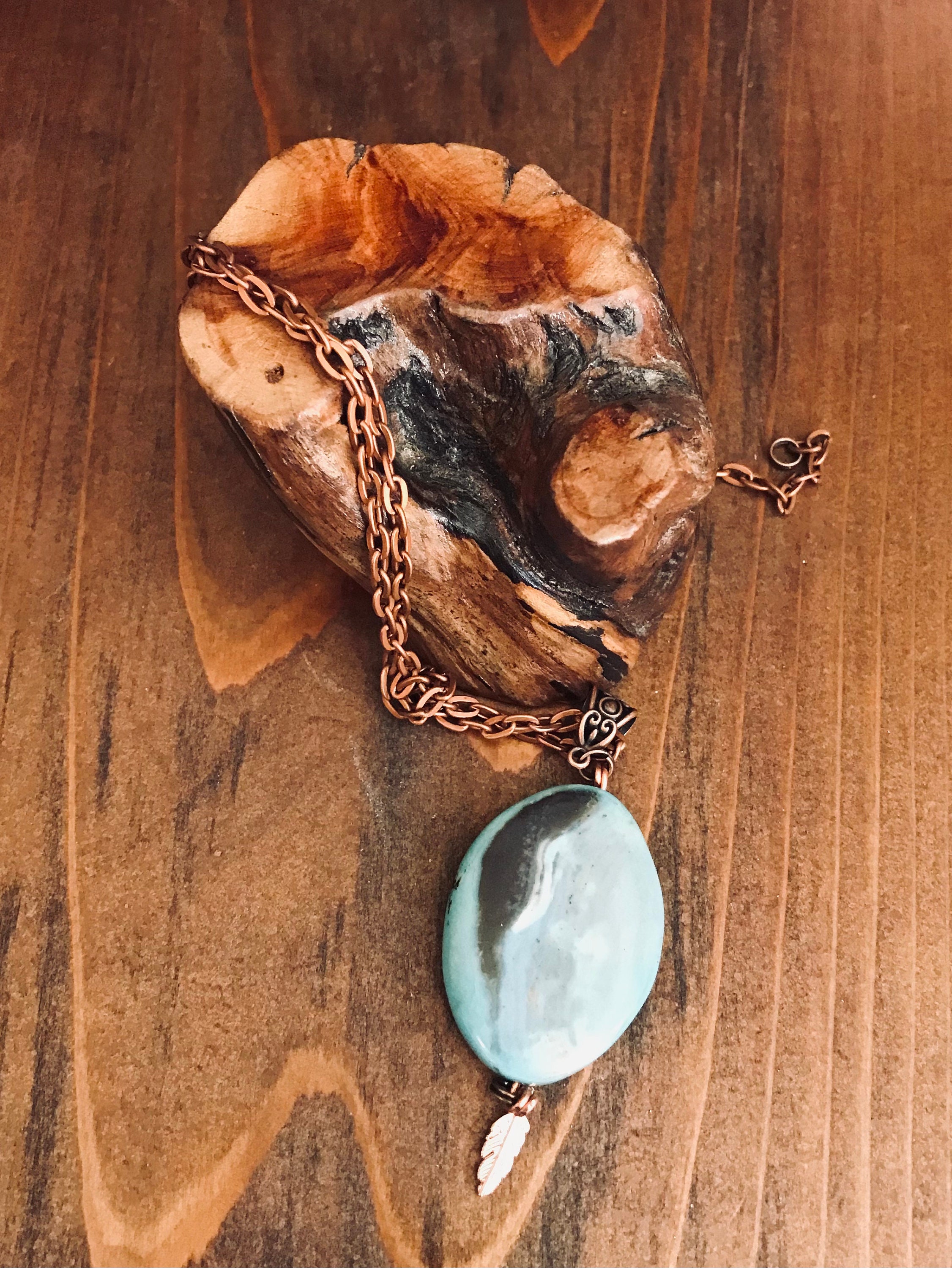 Crystal Agate Stone Pendant Necklace With Varied Stone Colors | Thumb ...