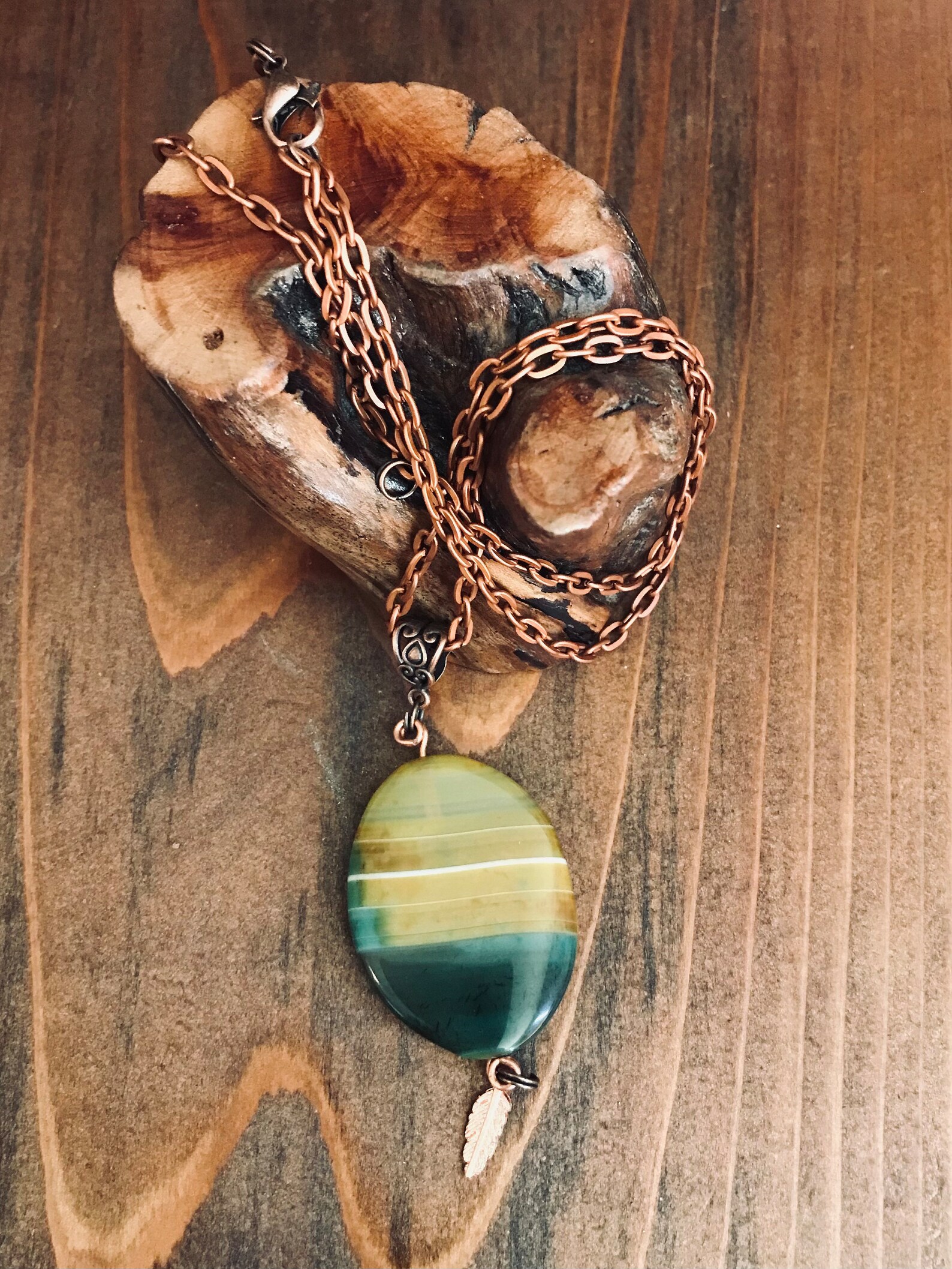 Crystal Agate Stone Pendant Necklace With Varied Stone Colors | Thumb ...