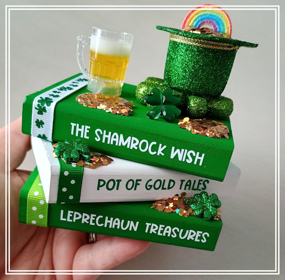 St Patricks Day Book Stack Pile Pot of Gold Home Decor St Patrick's Day ...