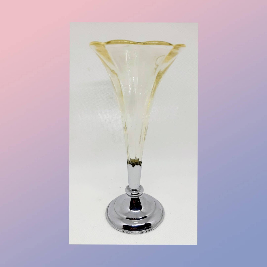Vintage Epergne Hand Blown Glass Trumpet Vase on A Silver Metal Base ...