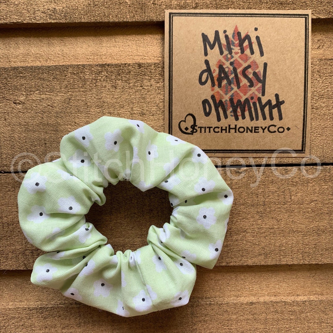 Mini Daisy on Mint - Etsy