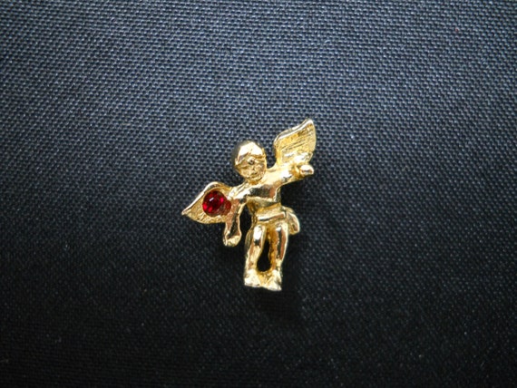 Golden Angel Pin with Red Rhinestone - Gem