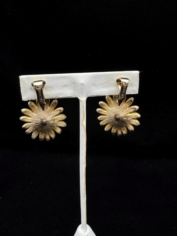 Vintage Kramer Yellow Daisy Clip-On Earrings - Gem