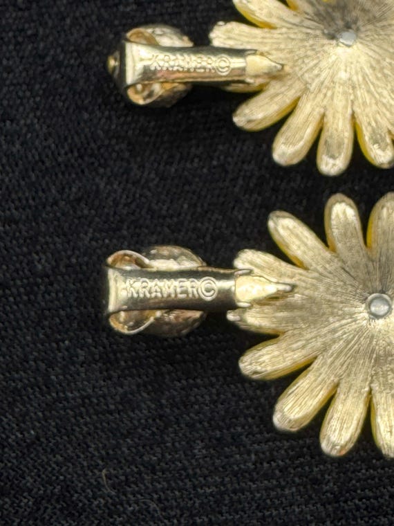 Vintage Kramer Yellow Daisy Clip-On Earrings - Gem