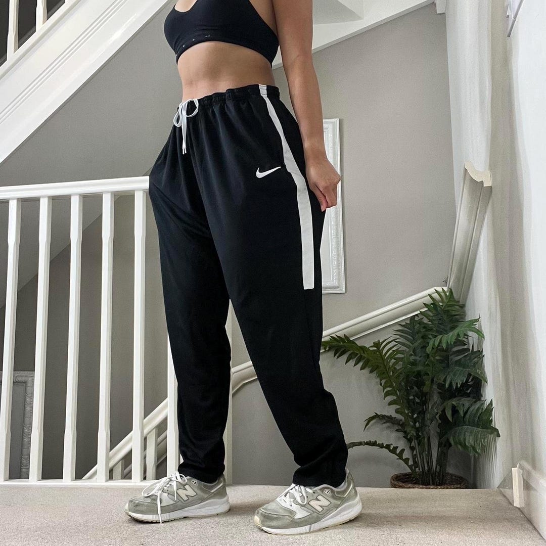 Nike Loose Fit Tapered Leg Soft Track-pants Tracksuit Bottom Active ...