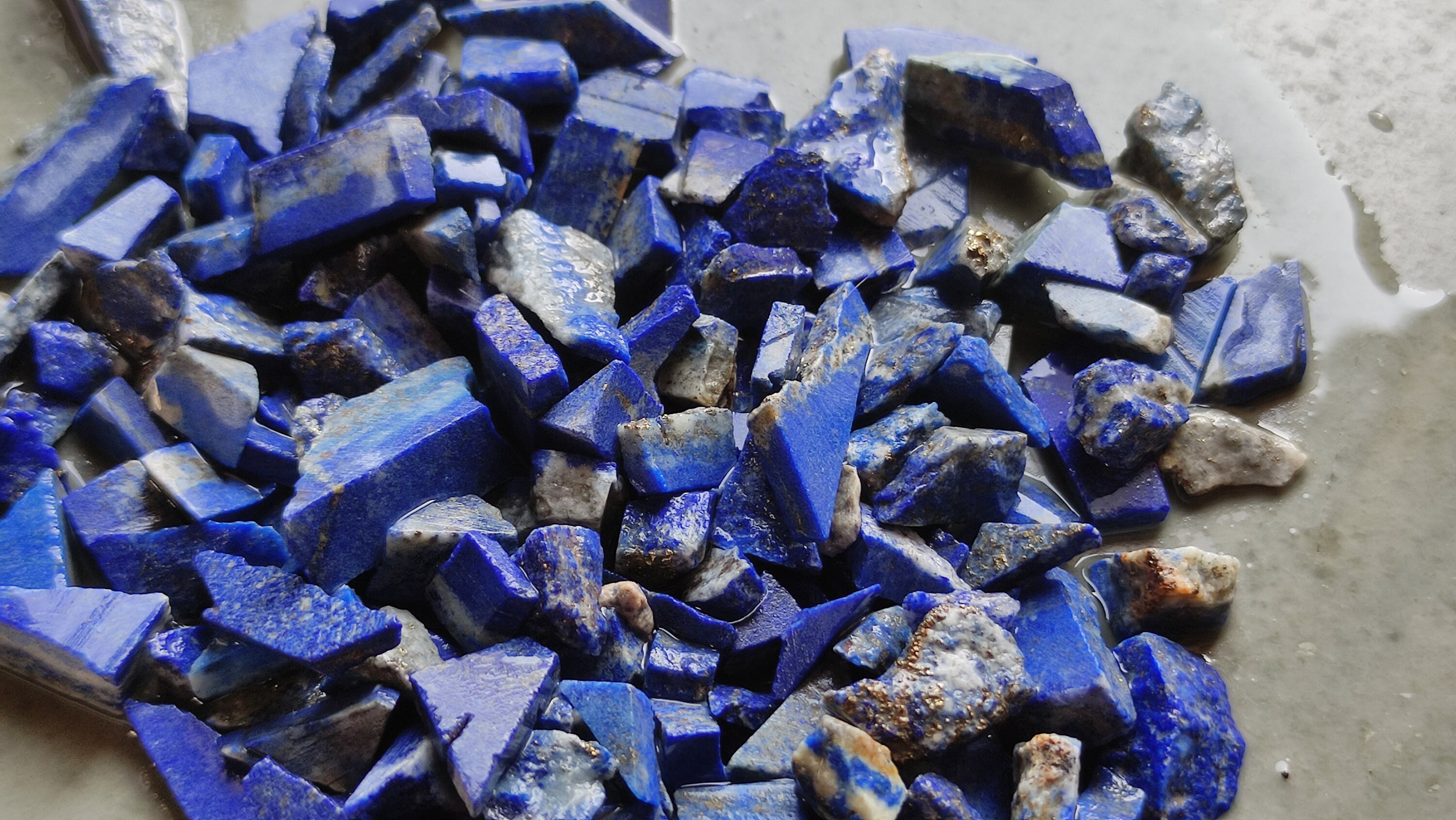 Uncut lapis lazuli store