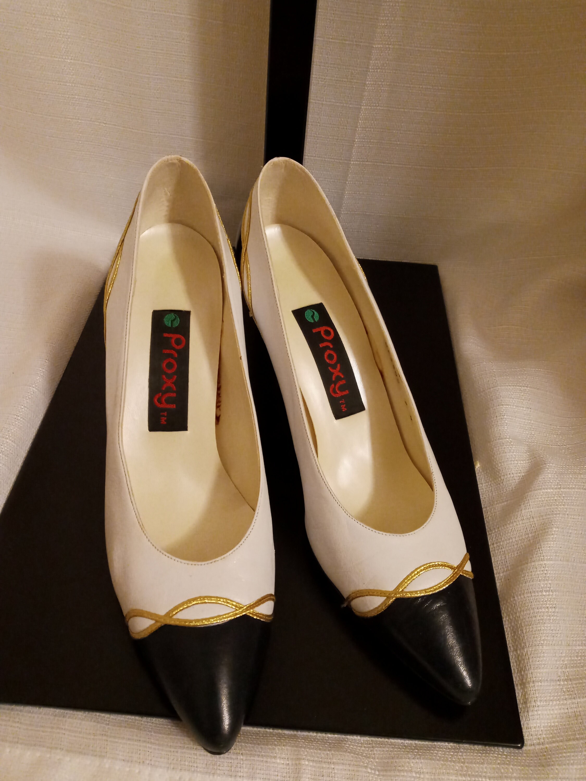 Vintage White and Navy Pumps - Etsy
