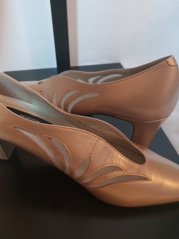 Vintage gold sculpted pumps | Etsy