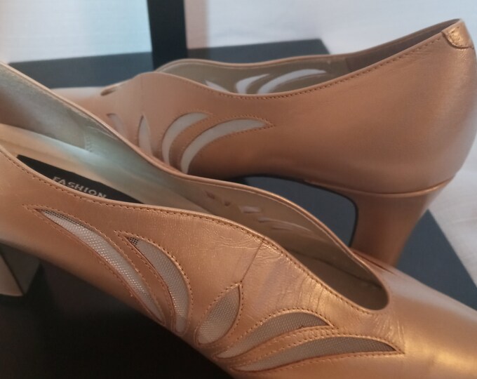Vintage Gold Sculpted Pumps - Etsy