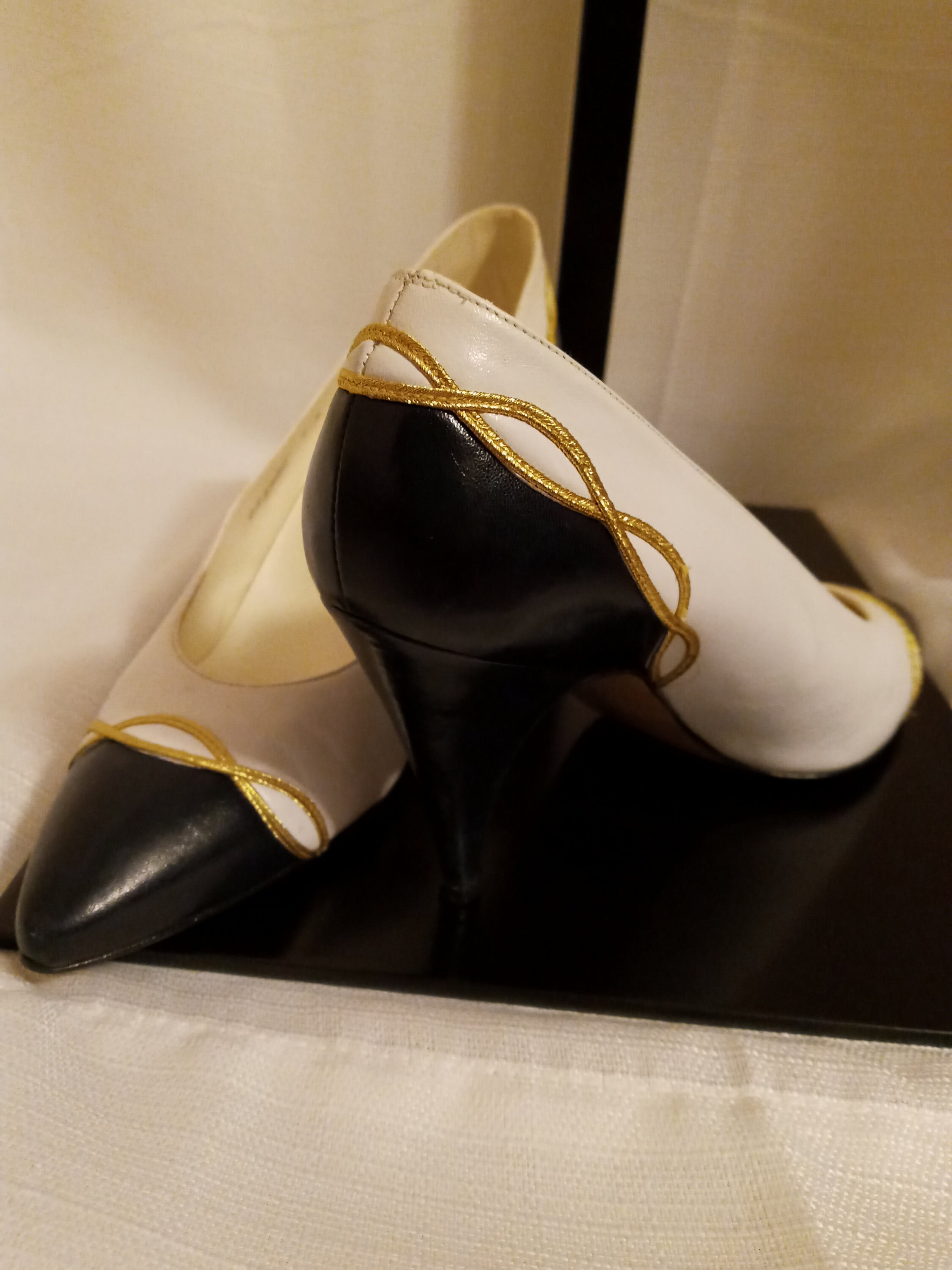 Vintage White and Navy Pumps - Etsy