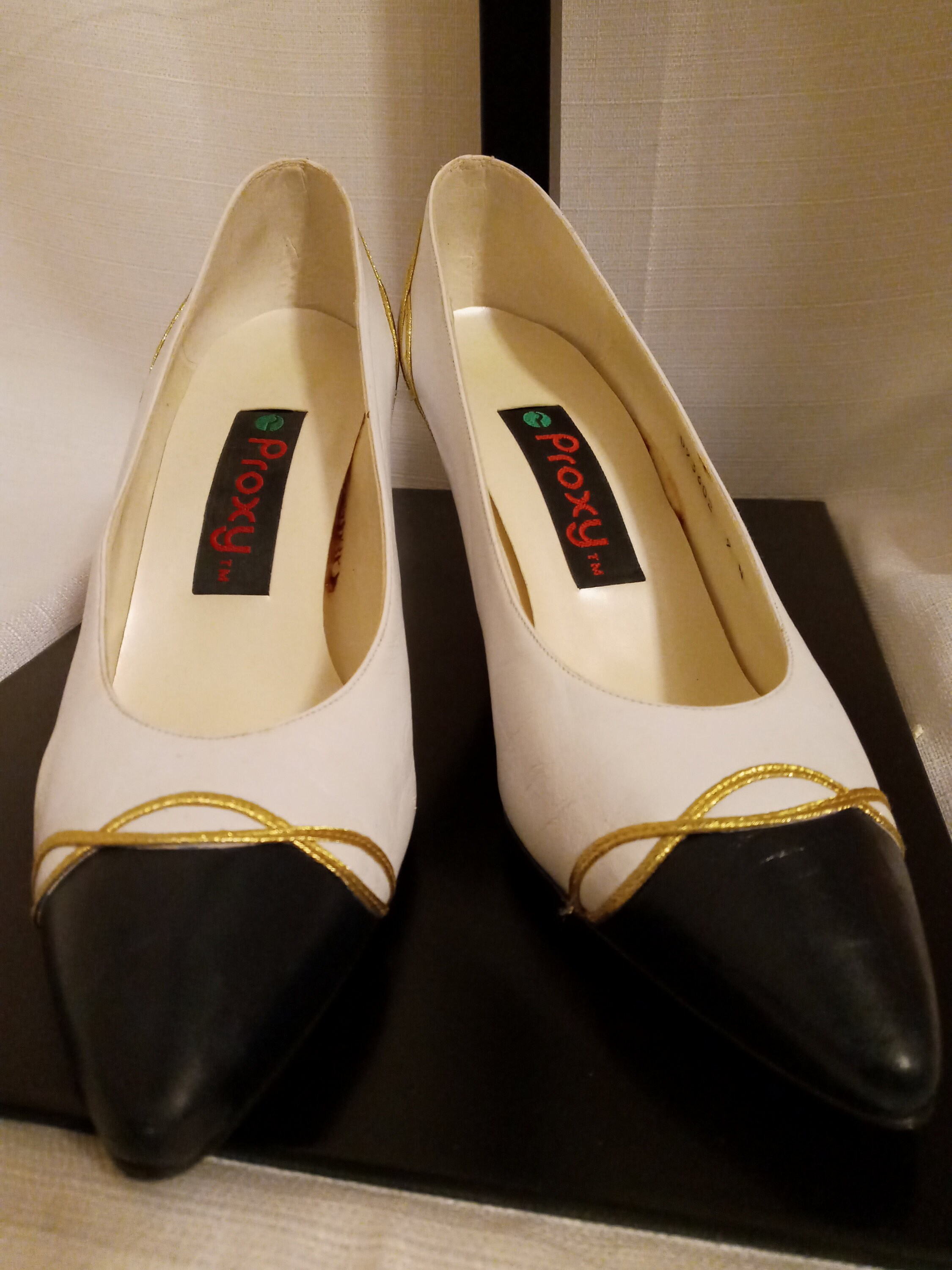 Vintage White and Navy Pumps - Etsy
