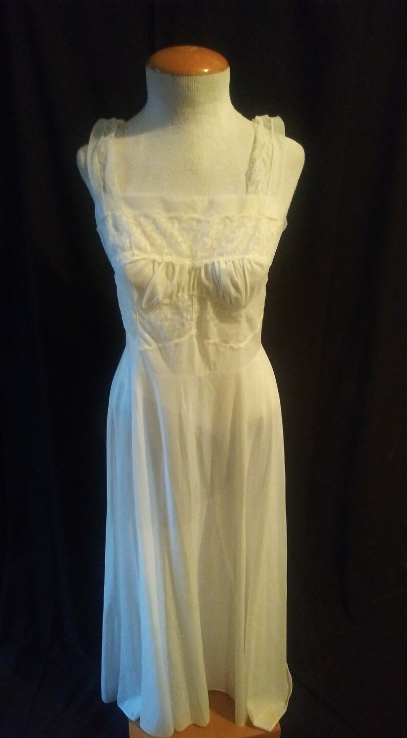 Vintage White Peignoir Set With Ribbon - Etsy