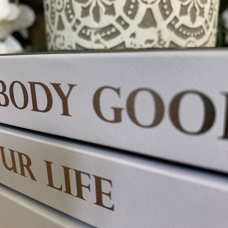 Custom Shakespeare Quote Book Stack: Minimalist Bookcase Décor - Etsy