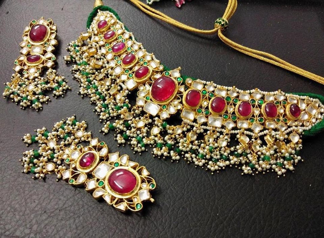 Collar set jewellery store