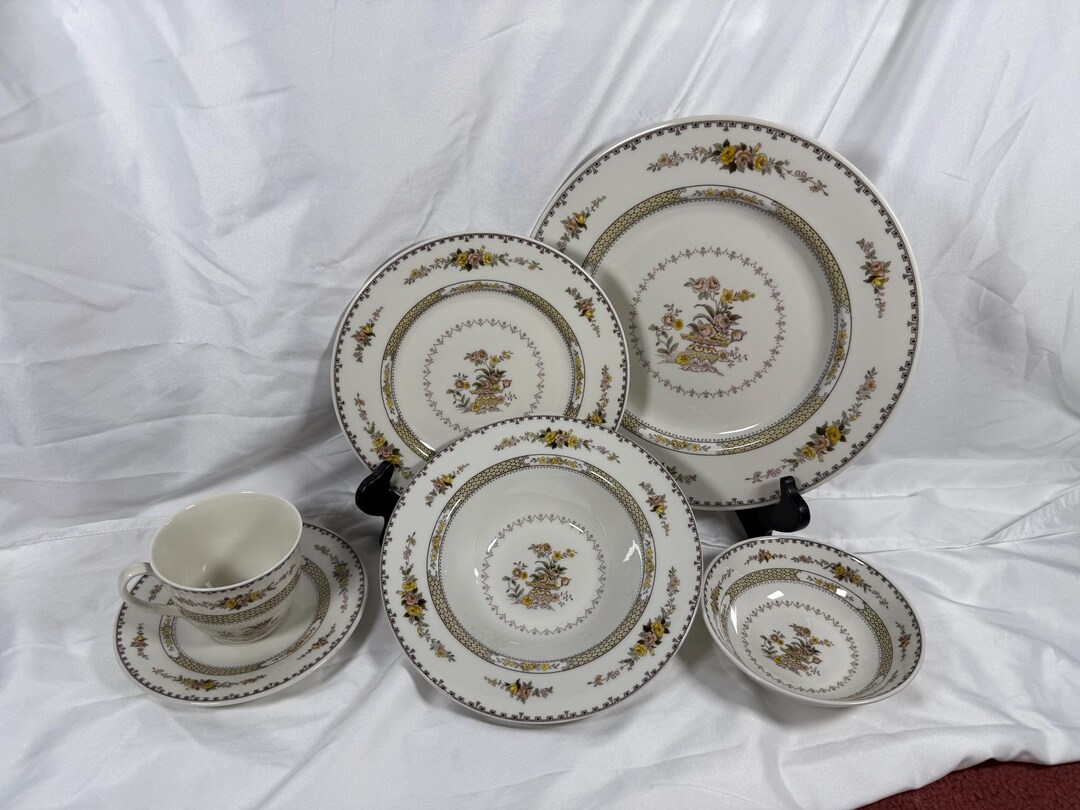 Royal Doulton Hamilton China Set: 35-piece Vintage Floral Dinnerware - Etsy