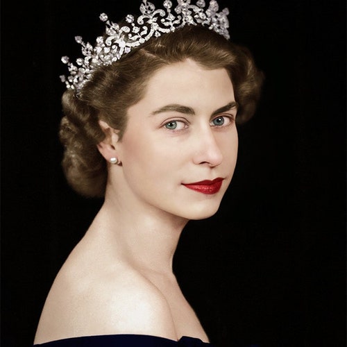 Queen Elizabeth. the First Official Photographic Sitting With - Etsy