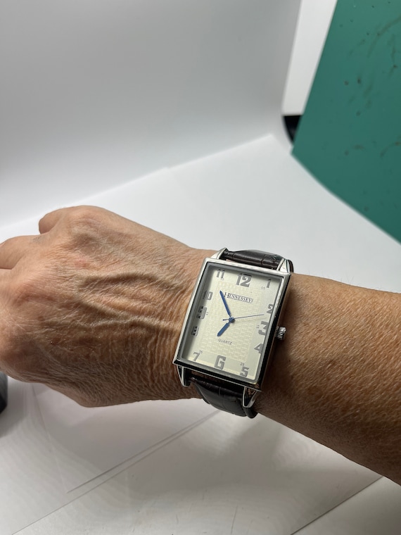 Vintage Men’s Hennessey classic rectangle style watch - Gem