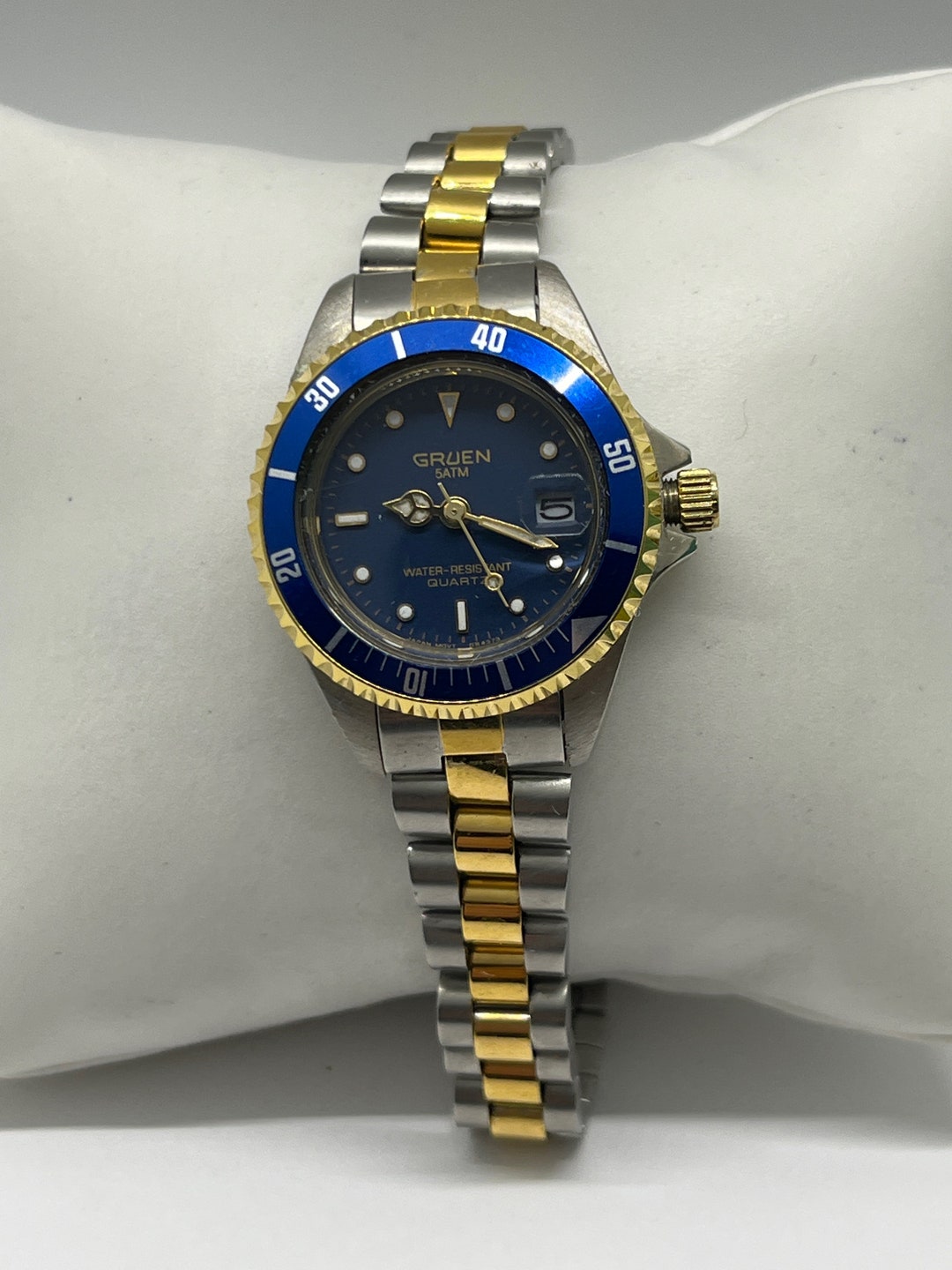 Vintage Ladies Silvertone Geneva Elite Watch - Etsy