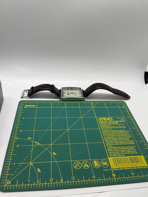 Vintage Men’s Hennessey classic rectangle style watch - Gem