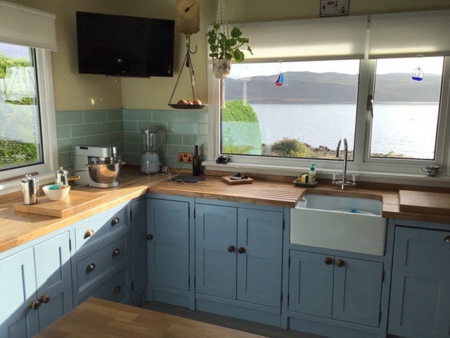 Handmade Traditional Freestanding Shaker Style Cottage Kitchen Painted ...