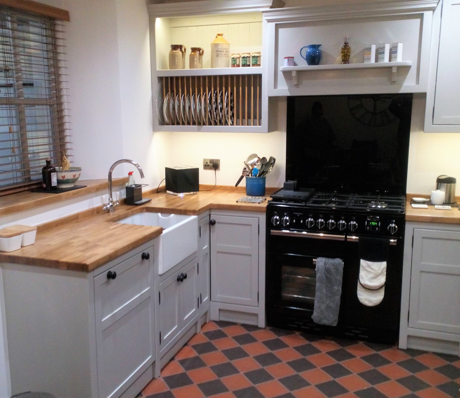 Handmade Traditional Shaker Style Cottage Kitchen Painted in Purbeck ...