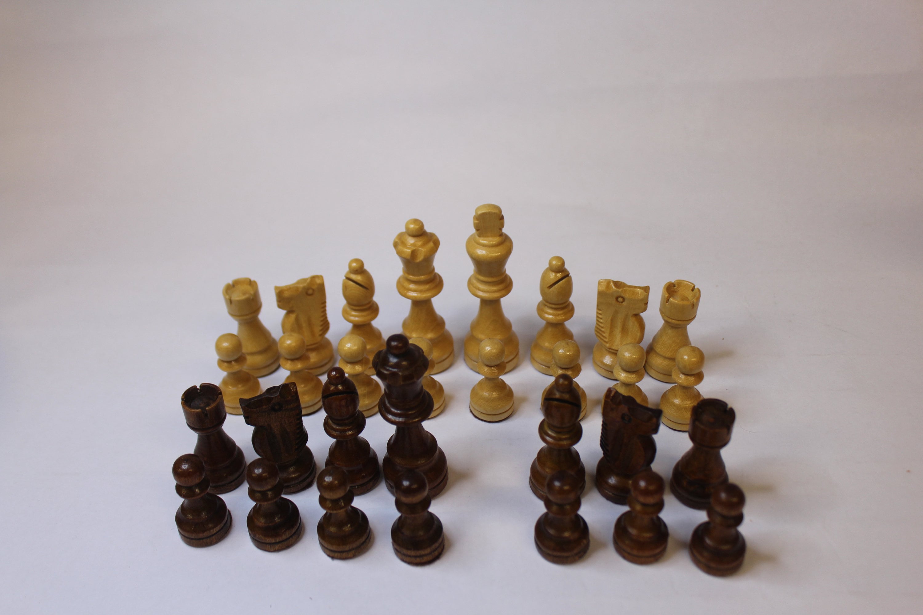 Vintage Quality Wooden Chess Set in a Wooden Box With a Knotted Grain ...