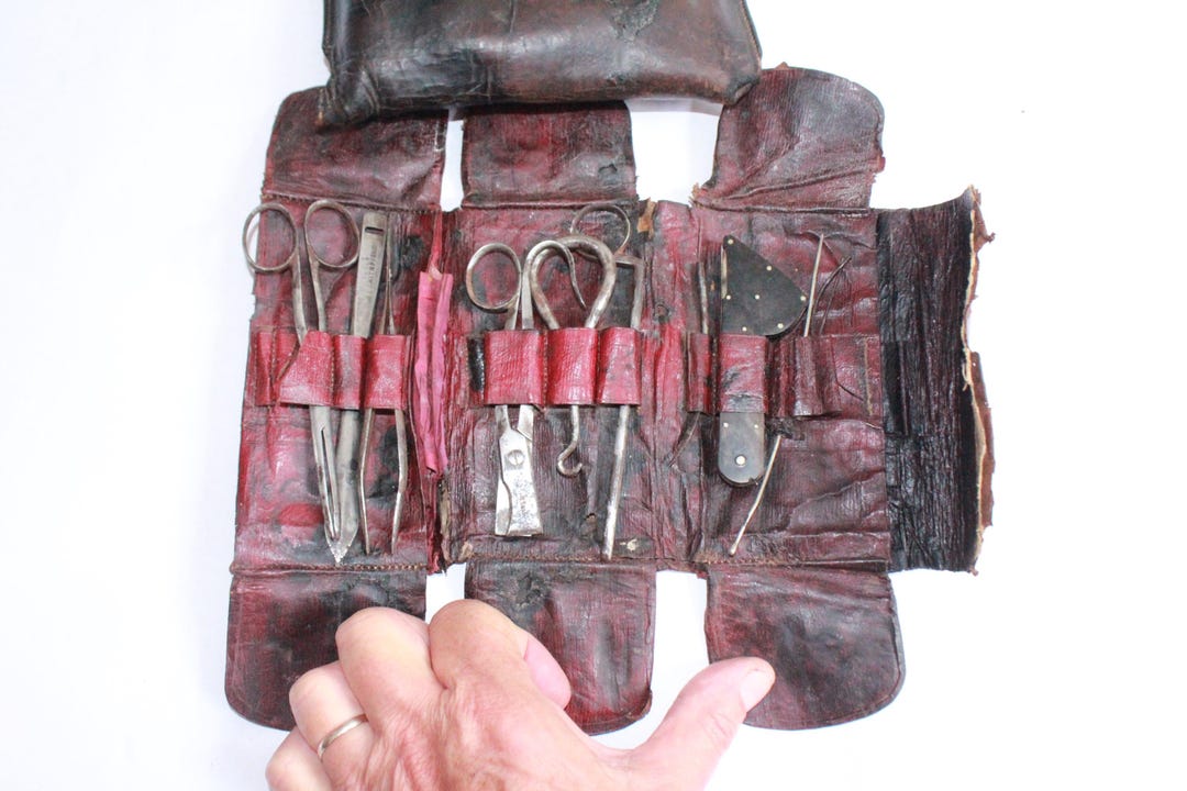 Pocket Surgical Set With Horn Cased Fleam, 19th Century, Very Rare. - Etsy