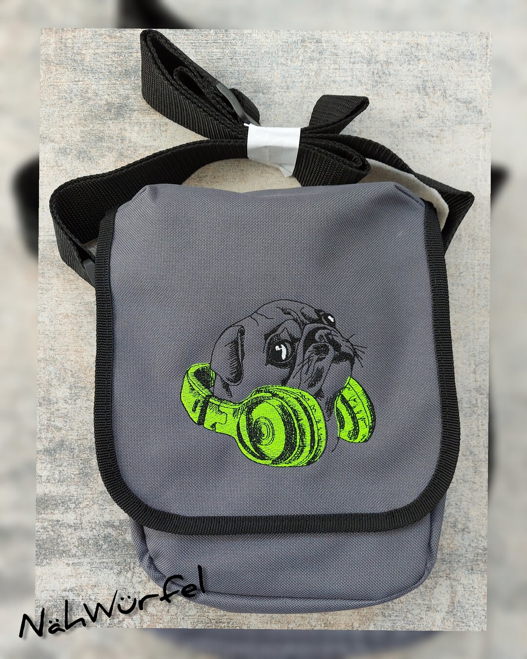 Kleine Umhängetasche, Gassigehttasche Bestickt Mit Mops Mit Kopfhörer ...