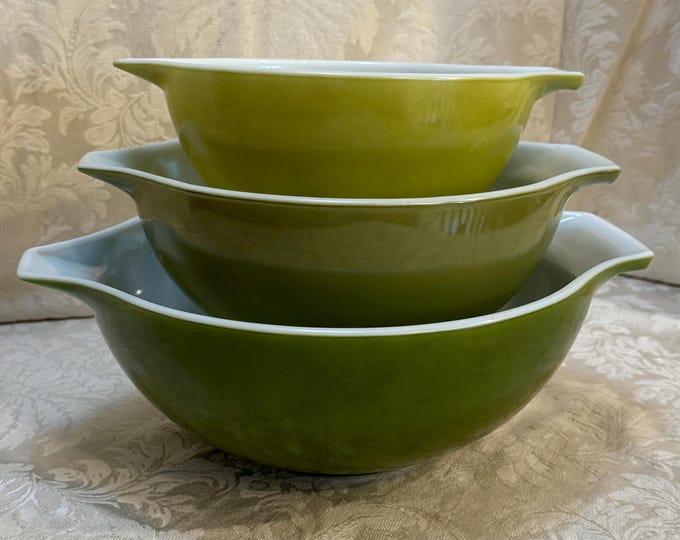 1967 Pyrex Set of 3 Verde Cinderella Nesting Mixing Bowls #322, #325 ...