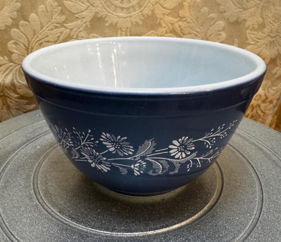 VTG Pyrex Colonial Mist #401 Dark Blue With White Flowers 750ml Round ...