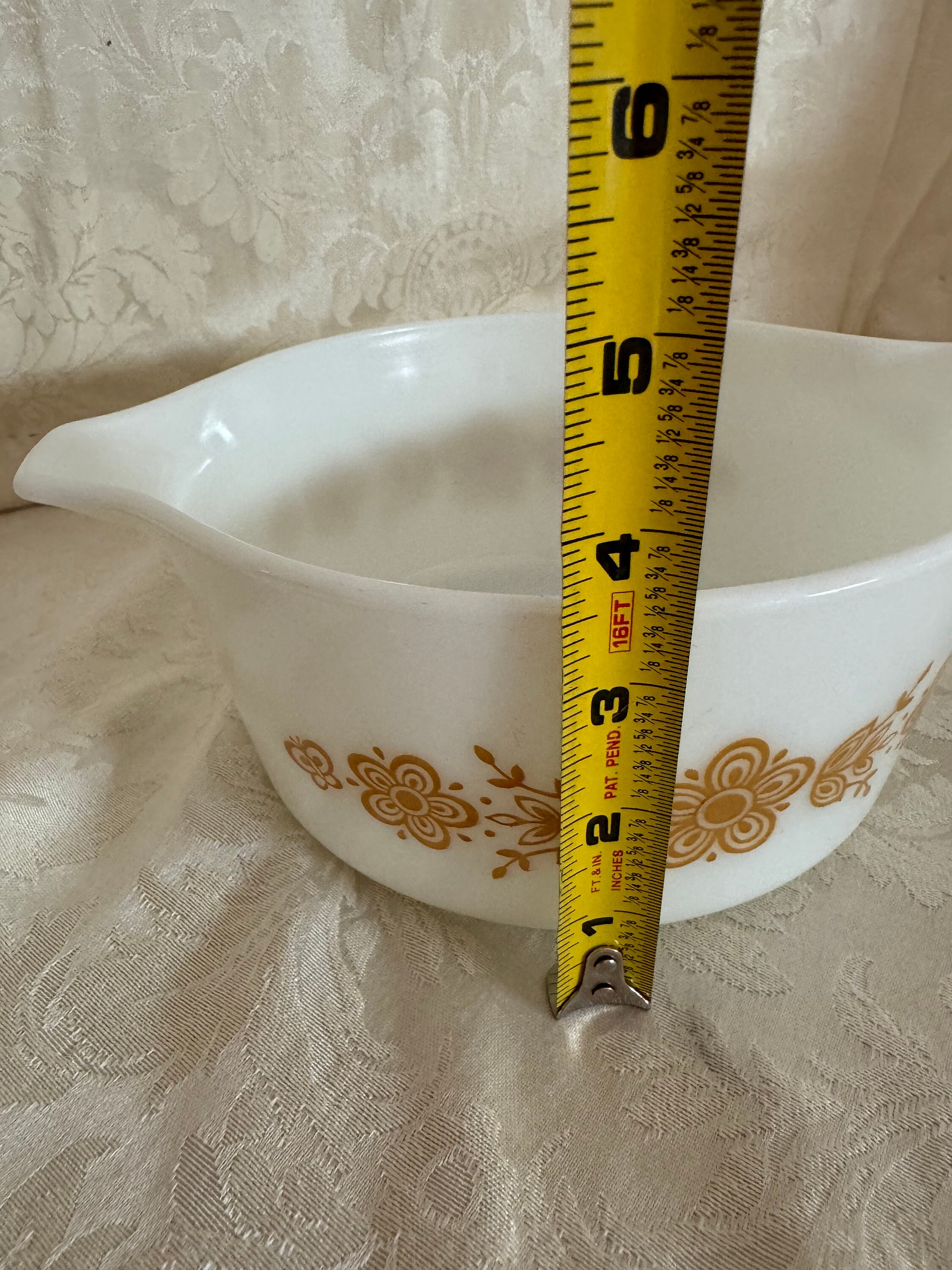Pyrex White and Butterfly Gold #474, 1.5 L Cinderella Casserole Dish - Etsy