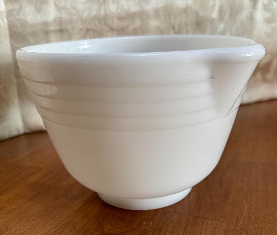 VTG Pyrex White Milk Glass Ribbed Mixing Bowl With Pour Spout for ...