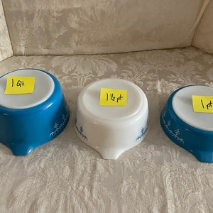 Pyrex Blue and White Snowflake Garland Set of 3 Casseroles With 2 Lids ...