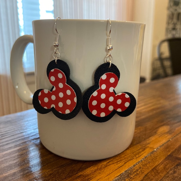 Minnie Mouse Earring - Etsy
