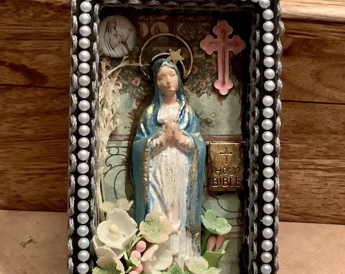 Virgin Mary, Tiny Wooden Hanging Shrine, Travel Altar, Diorama ...